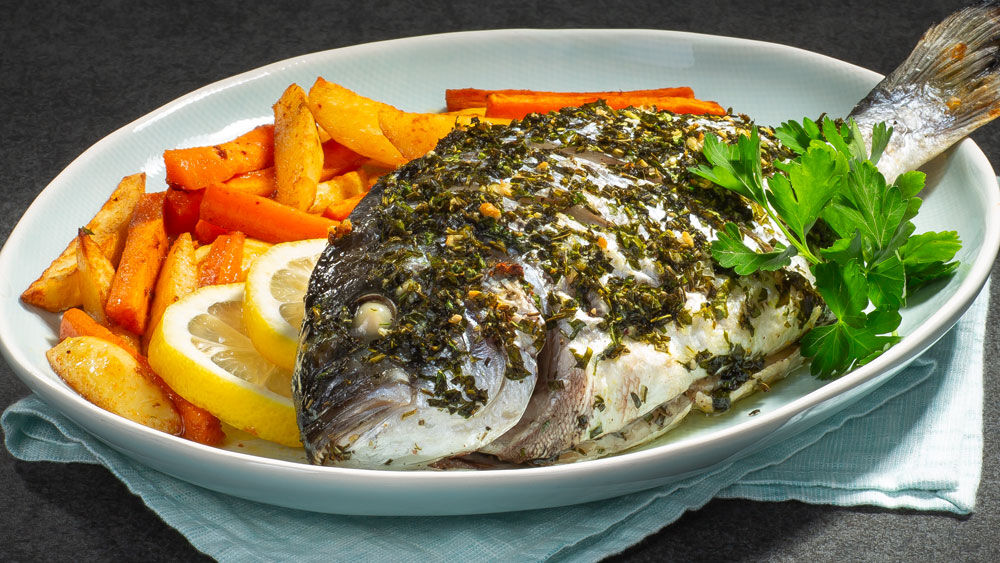 Kräuter-Dorade aus dem Ofen | Rezepte | HIT
