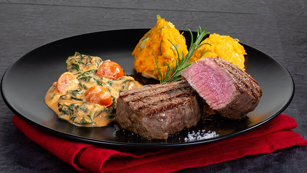 Rinderfilet mit Parmesan-Spinat-Sauce | Rezepte | HIT