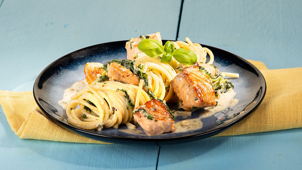 Spaghetti mit Lachs-Gorgonzola-Spinat-Sauce | Rezepte | HIT