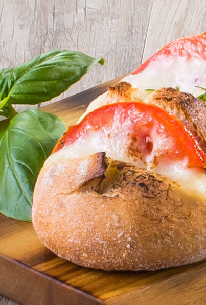 Fächer Baguette Caprese | Rezepte | HIT